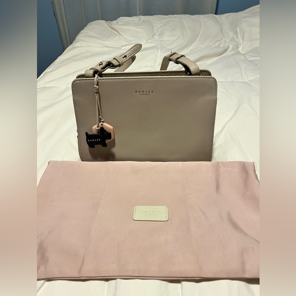 RADLEY LONDON | Bags | Radley London Nwot Taupe Liverpool Crossbody Bag ...
